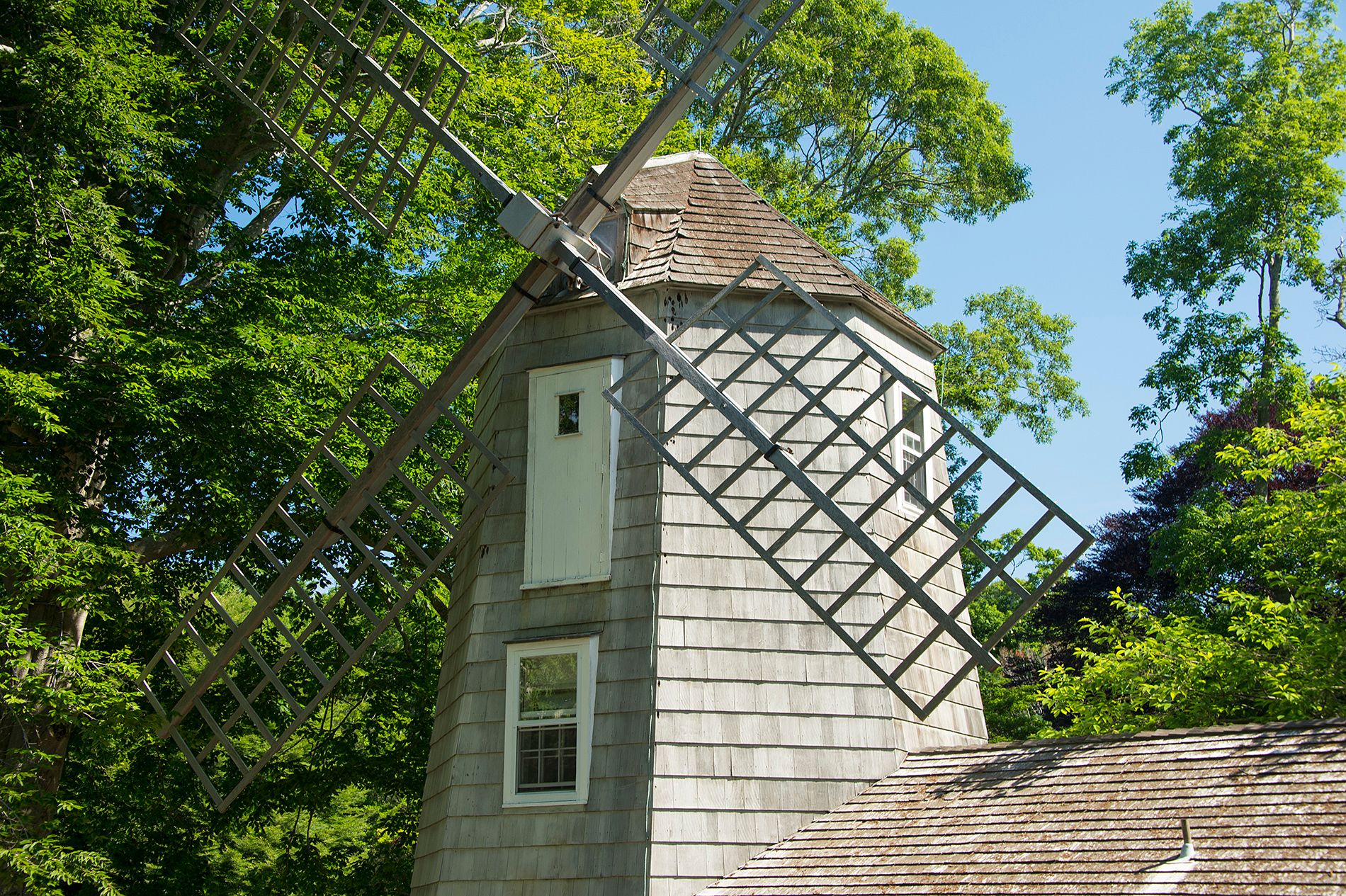 Historic Hamptons Windmill House! – Coast to coast TV